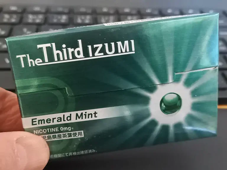 ザサードイズミ エメラルドミントを吸ってみた!茶葉感を感じさせない絶妙な味わいのミドルメンソール！－リラゾ(relazo)