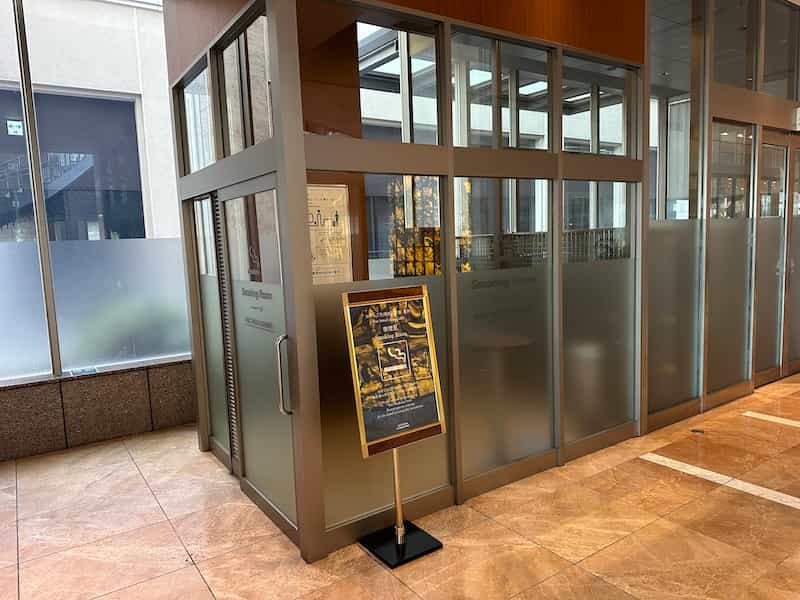 【2026/1】USJ(ユニバ)の喫煙所最新マップ！最短距離の行き方や園外&ホテルの喫煙所、コンビニ8選！－リラゾ(relazo)