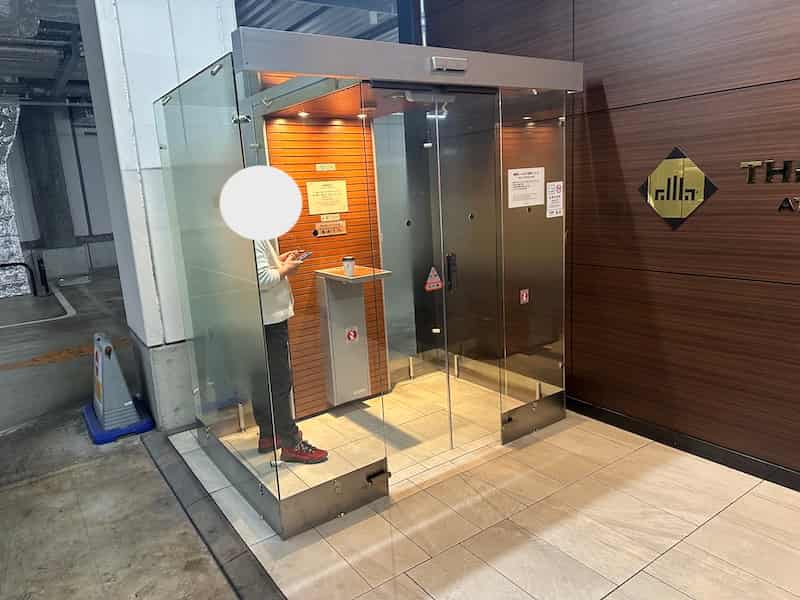 【2026/1】USJ(ユニバ)の喫煙所最新マップ！最短距離の行き方や園外&ホテルの喫煙所、コンビニ8選！－リラゾ(relazo)